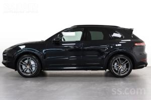 Black Porsche Cayenne 2019 in Riga, with an engine capacity of 4.00 L and mileage of 117 thousand km for 59900 €, photo 8 on AUTOMOTO.COM.LV