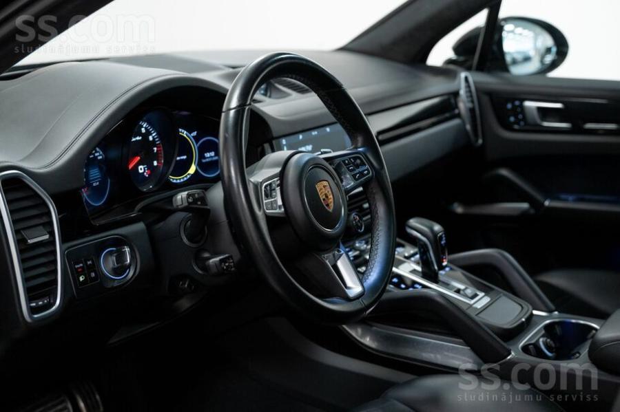 Black Porsche Cayenne 2019 in Riga, with an engine capacity of 4.00 L and mileage of 117 thousand km for 59900 €, photo 9 on AUTOMOTO.COM.LV
