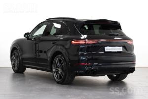 Black Porsche Cayenne 2019 in Riga, with an engine capacity of 4.00 L and mileage of 117 thousand km for 59900 €, photo 13 on AUTOMOTO.COM.LV