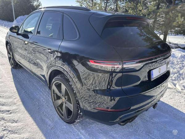 Melns Porsche Cayenne 2019 Klaipėda, ar dzinēja tilpumu 2.90 L un nobraukumu 112 tūkst. km par 46000 €, foto 4 vietnē AUTOMOTO.COM.LV