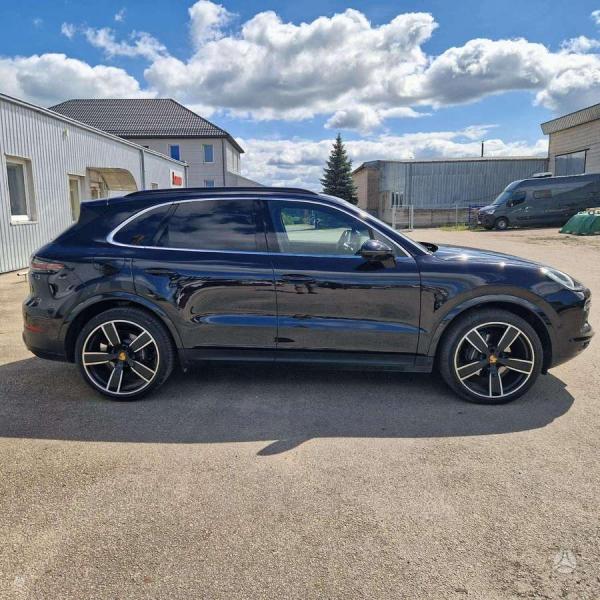 Melns Porsche Cayenne 2019 Tauragė, ar dzinēja tilpumu 3.00 L un nobraukumu 8 tūkst. km par 54000 €, foto 5 vietnē AUTOMOTO.COM.LV