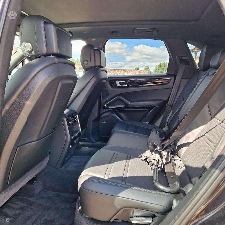 Melns Porsche Cayenne 2019 Tauragė, ar dzinēja tilpumu 3.00 L un nobraukumu 8 tūkst. km par 54000 €, foto 10 vietnē AUTOMOTO.COM.LV