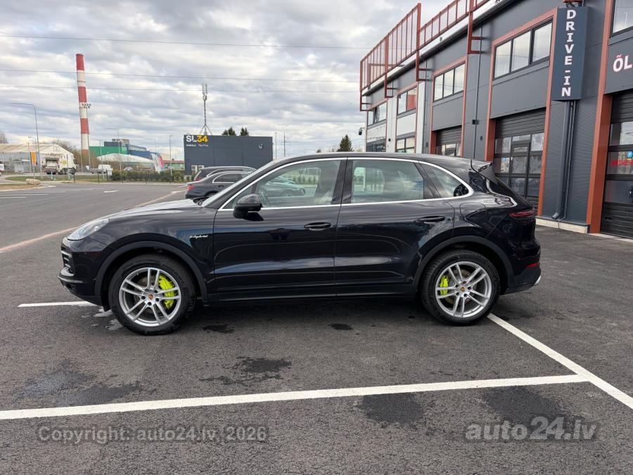 Melns Porsche Cayenne 2019 Tallina, ar dzinēja tilpumu 3.00 L un nobraukumu 187 tūkst. km par 43000 €, foto 3 vietnē AUTOMOTO.COM.LV