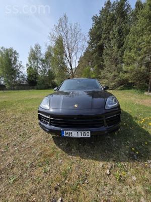 Black Porsche Cayenne 2019 in Riga, with an engine capacity of 3.00 L and mileage of 177 thousand km for 43000 €, photo 3 on AUTOMOTO.COM.LV