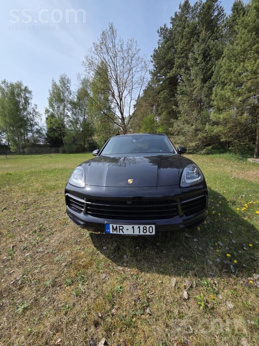 Black Porsche Cayenne 2019 in Riga, with an engine capacity of 3.00 L and mileage of 177 thousand km for 43000 €, photo 3 on AUTOMOTO.COM.LV