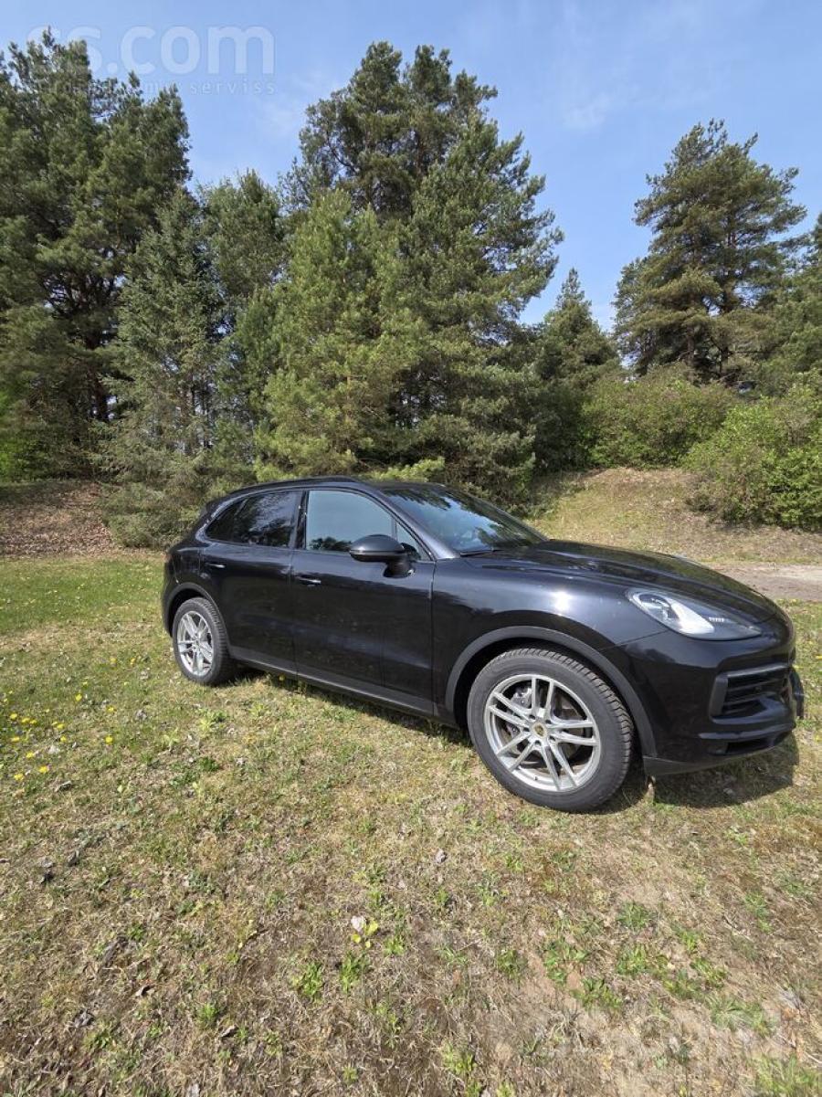 Black Porsche Cayenne 2019 in Riga, with an engine capacity of 3.00 L and mileage of 177 thousand km for 43000 €, photo 4 on AUTOMOTO.COM.LV