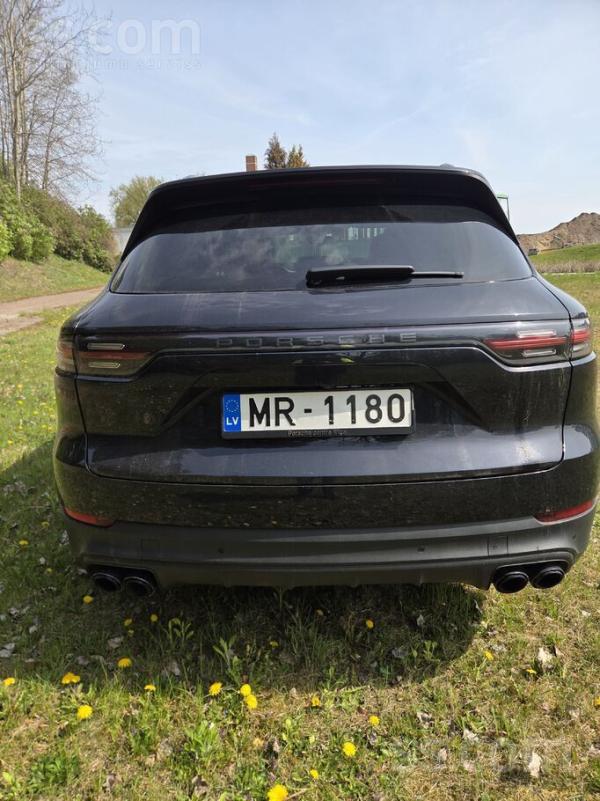 Black Porsche Cayenne 2019 in Riga, with an engine capacity of 3.00 L and mileage of 177 thousand km for 43000 €, photo 4 on AUTOMOTO.COM.LV