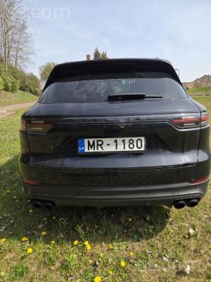 Black Porsche Cayenne 2019 in Riga, with an engine capacity of 3.00 L and mileage of 177 thousand km for 43000 €, photo 5 on AUTOMOTO.COM.LV