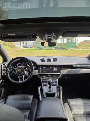 Black Porsche Cayenne 2019 in Riga, with an engine capacity of 3.00 L and mileage of 177 thousand km for 43000 €, photo 6 on AUTOMOTO.COM.LV