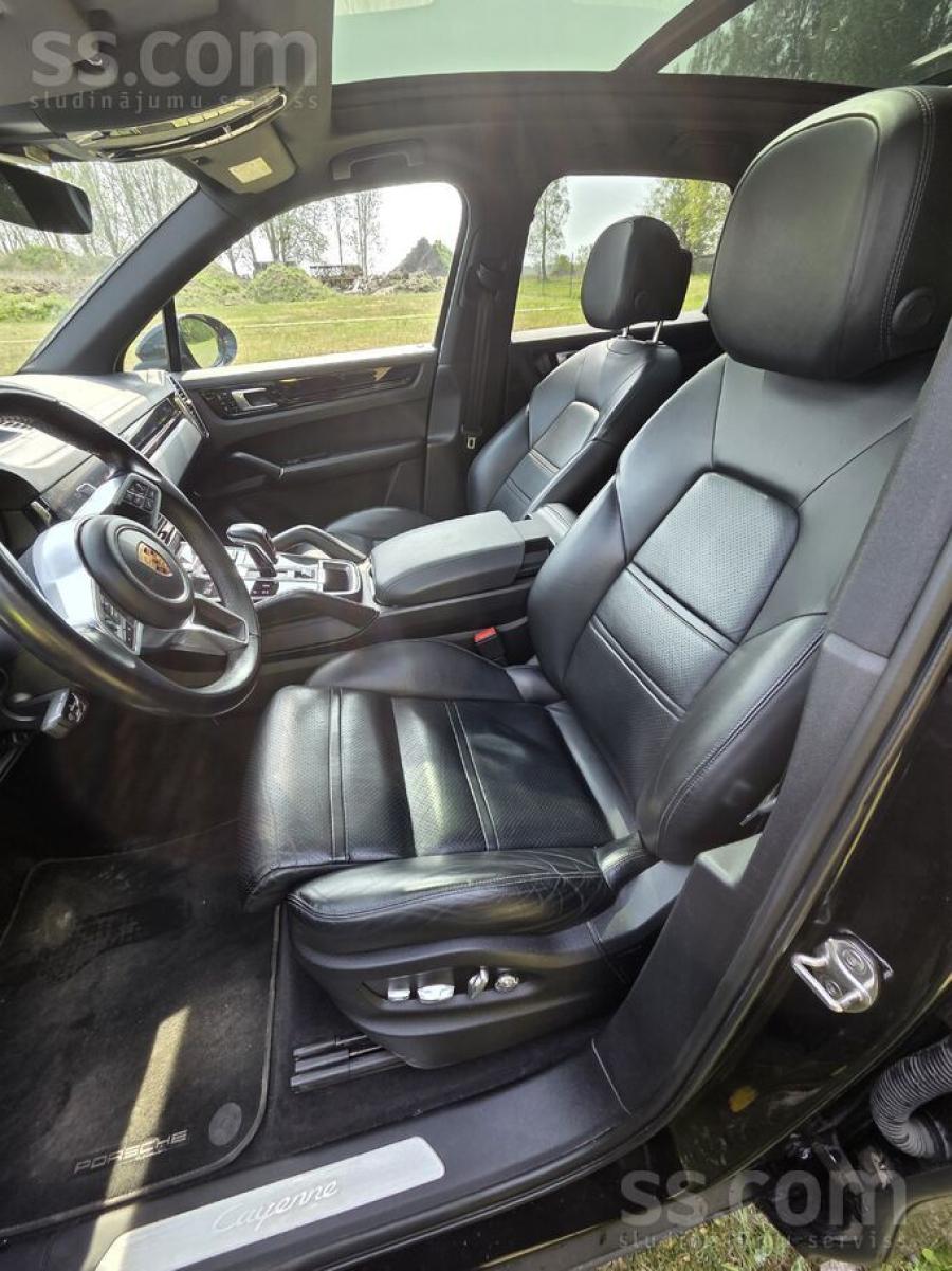 Black Porsche Cayenne 2019 in Riga, with an engine capacity of 3.00 L and mileage of 177 thousand km for 43000 €, photo 7 on AUTOMOTO.COM.LV