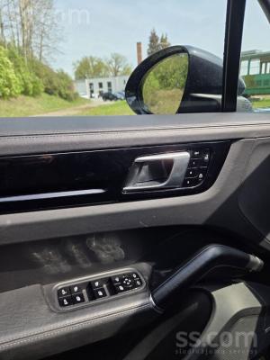 Black Porsche Cayenne 2019 in Riga, with an engine capacity of 3.00 L and mileage of 177 thousand km for 43000 €, photo 9 on AUTOMOTO.COM.LV