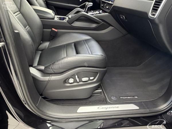 Black Porsche Cayenne 2019 in Avizieniai, with an engine capacity of 3.00 L and mileage of 85 thousand km for 40900 €, photo 6 on AUTOMOTO.COM.LV