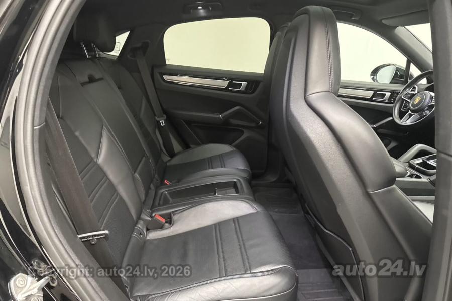 Black Porsche Cayenne 2019 in Tallinn, with an engine capacity of 3.00 L and mileage of 65 thousand km for 64900 €, photo 8 on AUTOMOTO.COM.LV