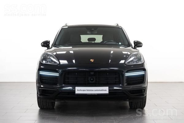Black Porsche Cayenne 2019 in Riga, with an engine capacity of 4.00 L and mileage of 117 thousand km for 52500 €, photo 3 on AUTOMOTO.COM.LV