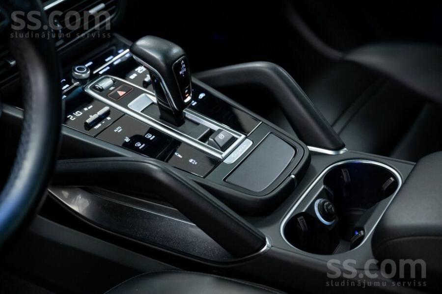 Melns Porsche Cayenne 2019 Rīga, ar dzinēja tilpumu 4.00 L un nobraukumu 117 tūkst. km par 52500 €, foto 18 vietnē AUTOMOTO.COM.LV