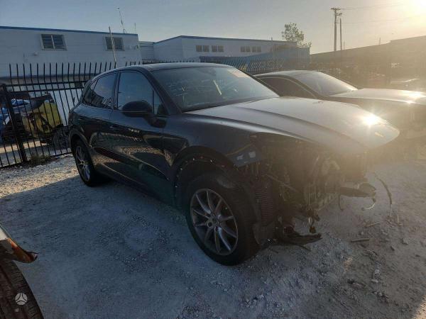 Melns Porsche Cayenne 2019 Kauņa, ar dzinēja tilpumu 3.00 L un nobraukumu 104 tūkst. km par 17500 €, foto 4 vietnē AUTOMOTO.COM.LV