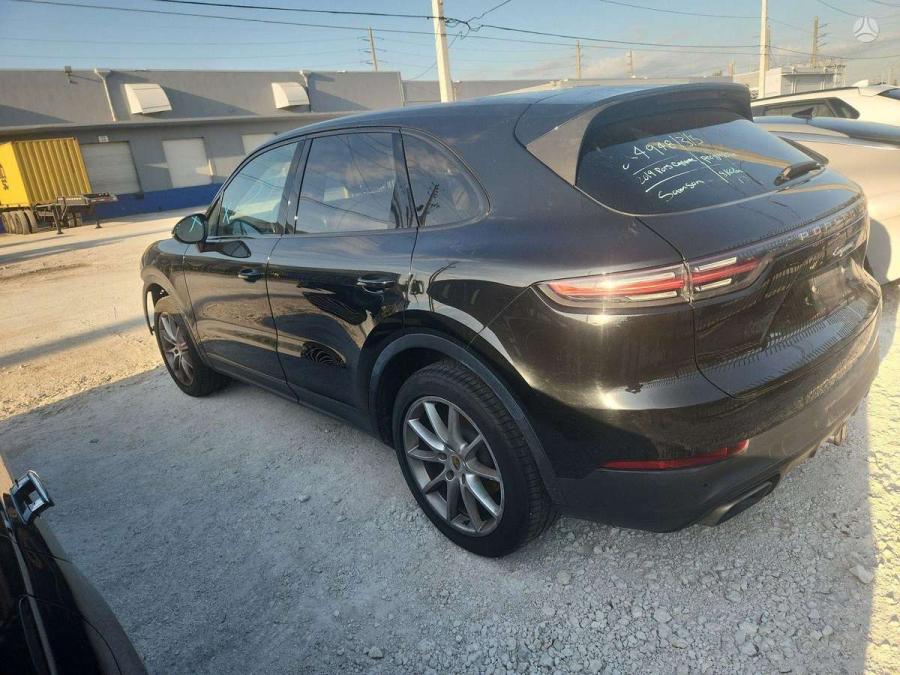 Black Porsche Cayenne 2019 in Kaunas, with an engine capacity of 3.00 L and mileage of 104 thousand km for 17500 €, photo 3 on AUTOMOTO.COM.LV