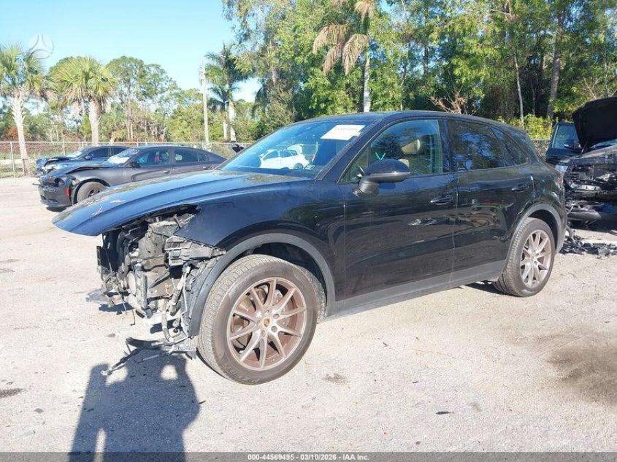 Black Porsche Cayenne 2019 in Kaunas, with an engine capacity of 3.00 L and mileage of 104 thousand km for 17500 €, photo 7 on AUTOMOTO.COM.LV