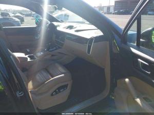 Black Porsche Cayenne 2019 in Kaunas, with an engine capacity of 3.00 L and mileage of 104 thousand km for 17500 €, photo 10 on AUTOMOTO.COM.LV