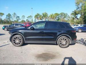 Black Porsche Cayenne 2019 in Kaunas, with an engine capacity of 3.00 L and mileage of 104 thousand km for 17500 €, photo 14 on AUTOMOTO.COM.LV