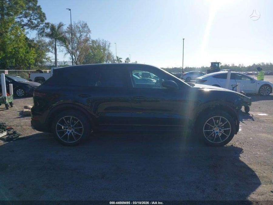 Black Porsche Cayenne 2019 in Kaunas, with an engine capacity of 3.00 L and mileage of 104 thousand km for 17500 €, photo 15 on AUTOMOTO.COM.LV