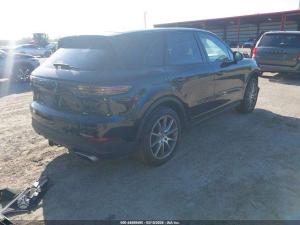 Black Porsche Cayenne 2019 in Kaunas, with an engine capacity of 3.00 L and mileage of 104 thousand km for 17500 €, photo 18 on AUTOMOTO.COM.LV