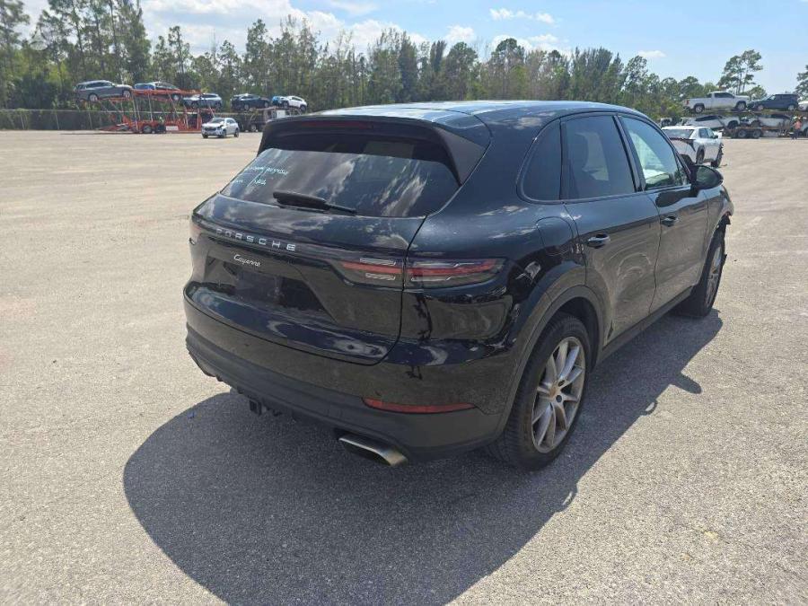 Black Porsche Cayenne 2019 in Kaunas, with an engine capacity of 3.00 L and mileage of 104 thousand km for 17500 €, photo 20 on AUTOMOTO.COM.LV