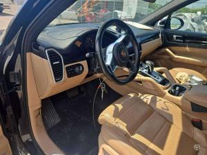 Black Porsche Cayenne 2019 in Kaunas, with an engine capacity of 3.00 L and mileage of 104 thousand km for 17500 €, photo 23 on AUTOMOTO.COM.LV