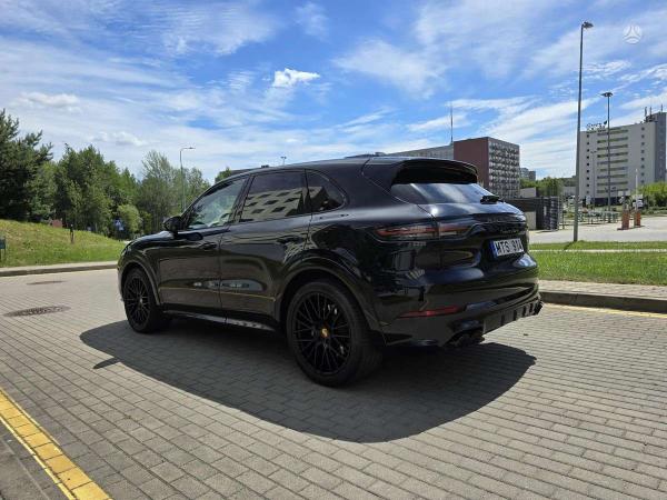 Black Porsche Cayenne 2019 in Vilnius, with an engine capacity of 4.00 L and mileage of 199 thousand km for 48000 €, photo 5 on AUTOMOTO.COM.LV