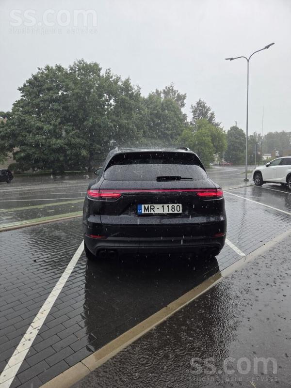 Black Porsche Cayenne 2019 in Riga, with an engine capacity of 3.00 L and mileage of 178 thousand km for 40000 €, photo 2 on AUTOMOTO.COM.LV