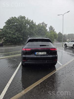 Melns Porsche Cayenne 2019 Rīga, ar dzinēja tilpumu 3.00 L un nobraukumu 178 tūkst. km par 40000 €, foto 3 vietnē AUTOMOTO.COM.LV