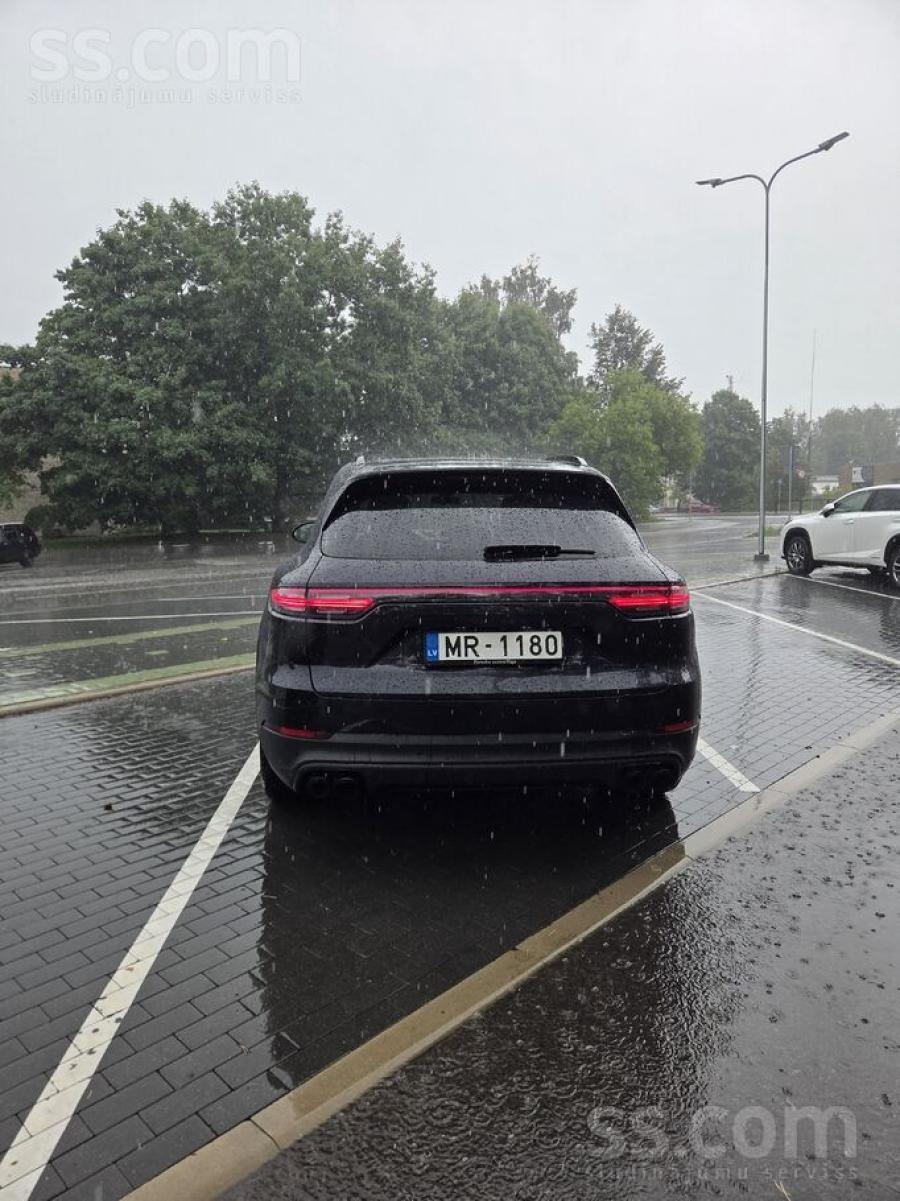 Melns Porsche Cayenne 2019 Rīga, ar dzinēja tilpumu 3.00 L un nobraukumu 178 tūkst. km par 40000 €, foto 3 vietnē AUTOMOTO.COM.LV