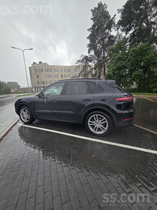 Black Porsche Cayenne 2019 in Riga, with an engine capacity of 3.00 L and mileage of 178 thousand km for 40000 €, photo 3 on AUTOMOTO.COM.LV