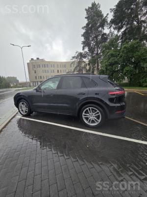 Melns Porsche Cayenne 2019 Rīga, ar dzinēja tilpumu 3.00 L un nobraukumu 178 tūkst. km par 40000 €, foto 4 vietnē AUTOMOTO.COM.LV