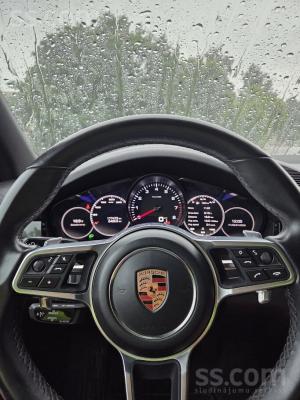 Melns Porsche Cayenne 2019 Rīga, ar dzinēja tilpumu 3.00 L un nobraukumu 178 tūkst. km par 40000 €, foto 7 vietnē AUTOMOTO.COM.LV
