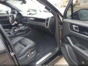 Melns Porsche Cayenne 2019 Klaipėda, ar dzinēja tilpumu 3.00 L un nobraukumu 150 tūkst. km par 12500 €, foto 12 vietnē AUTOMOTO.COM.LV