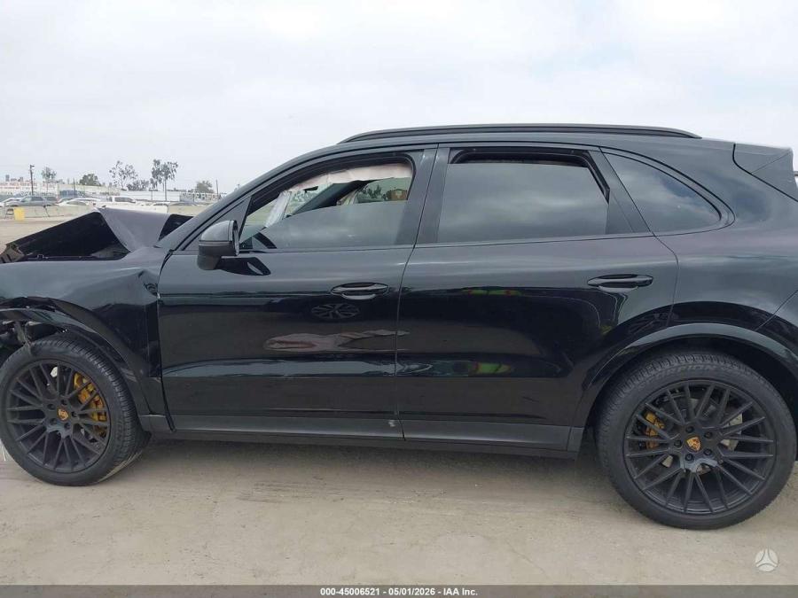 Melns Porsche Cayenne 2019 Klaipėda, ar dzinēja tilpumu 3.00 L un nobraukumu 150 tūkst. km par 12500 €, foto 14 vietnē AUTOMOTO.COM.LV