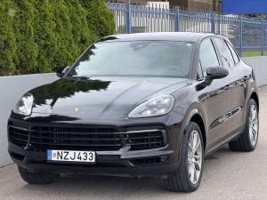 Black Porsche Cayenne 2019 in Vilnius, with an engine capacity of 3.00 L and mileage of 191 thousand km for 36000 €, photo  on AUTOMOTO.COM.LV