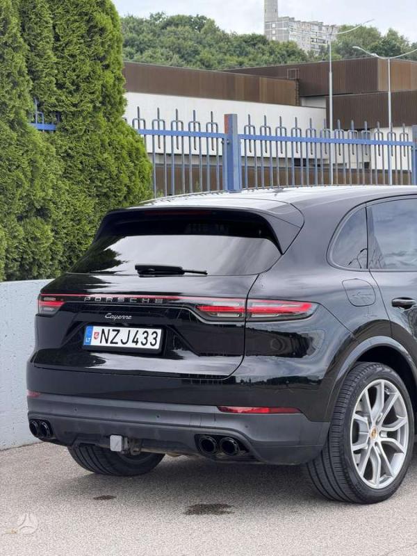 Melns Porsche Cayenne 2019 Viļņa, ar dzinēja tilpumu 3.00 L un nobraukumu 191 tūkst. km par 36000 €, foto 5 vietnē AUTOMOTO.COM.LV