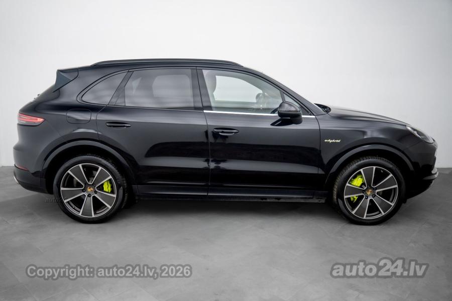 Melns Porsche Cayenne 2019 Tallina, ar dzinēja tilpumu 3.00 L un nobraukumu 160 tūkst. km par 39899 €, foto 5 vietnē AUTOMOTO.COM.LV