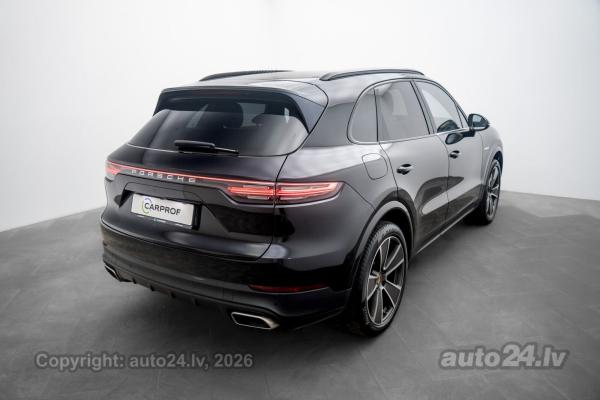 Melns Porsche Cayenne 2019 Tallina, ar dzinēja tilpumu 3.00 L un nobraukumu 160 tūkst. km par 39899 €, foto 5 vietnē AUTOMOTO.COM.LV