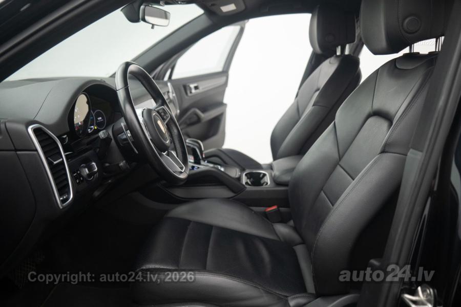 Melns Porsche Cayenne 2019 Tallina, ar dzinēja tilpumu 3.00 L un nobraukumu 160 tūkst. km par 39899 €, foto 10 vietnē AUTOMOTO.COM.LV
