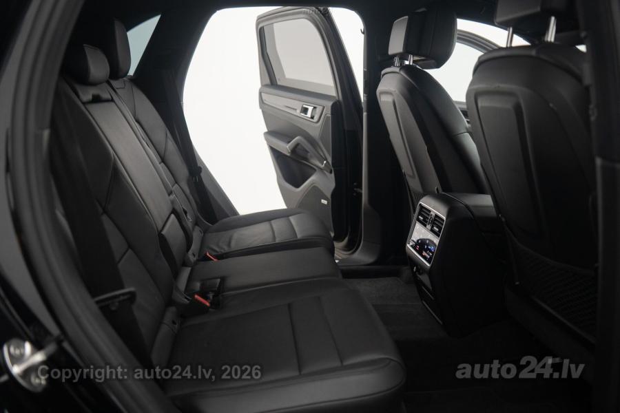 Melns Porsche Cayenne 2019 Tallina, ar dzinēja tilpumu 3.00 L un nobraukumu 160 tūkst. km par 39899 €, foto 12 vietnē AUTOMOTO.COM.LV
