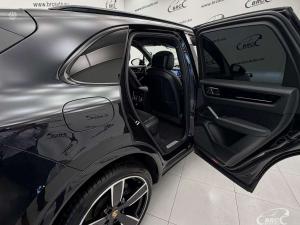 Melns Porsche Cayenne 2019 Viļņa, ar dzinēja tilpumu 3.00 L un nobraukumu 85 tūkst. km par 39000 €, foto 16 vietnē AUTOMOTO.COM.LV