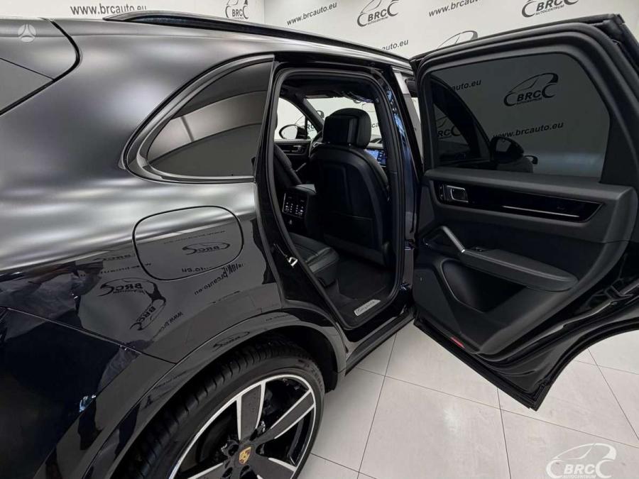 Melns Porsche Cayenne 2019 Viļņa, ar dzinēja tilpumu 3.00 L un nobraukumu 85 tūkst. km par 39000 €, foto 16 vietnē AUTOMOTO.COM.LV