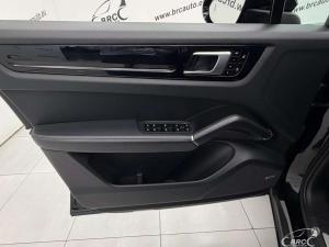Melns Porsche Cayenne 2019 Viļņa, ar dzinēja tilpumu 3.00 L un nobraukumu 85 tūkst. km par 39000 €, foto 24 vietnē AUTOMOTO.COM.LV