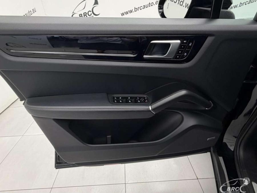 Melns Porsche Cayenne 2019 Viļņa, ar dzinēja tilpumu 3.00 L un nobraukumu 85 tūkst. km par 39000 €, foto 24 vietnē AUTOMOTO.COM.LV