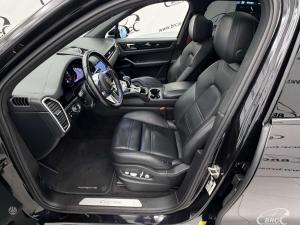 Melns Porsche Cayenne 2019 Viļņa, ar dzinēja tilpumu 3.00 L un nobraukumu 85 tūkst. km par 39000 €, foto 25 vietnē AUTOMOTO.COM.LV