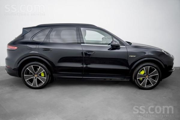 Black Porsche Cayenne 2019 in Tallinn, with an engine capacity of 3.00 L and mileage of 160 thousand km for 39899 €, photo 4 on AUTOMOTO.COM.LV