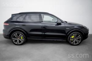 Black Porsche Cayenne 2019 in Tallinn, with an engine capacity of 3.00 L and mileage of 160 thousand km for 39899 €, photo 5 on AUTOMOTO.COM.LV